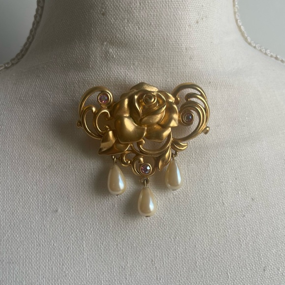 Avon | Jewelry | Vintage Avon Victorian Rose Brooch | Poshmark
